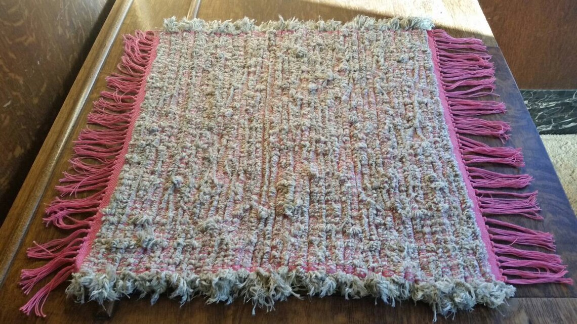 Cream and toupe verigated rag rug with pink warp. 24 inches | Etsy