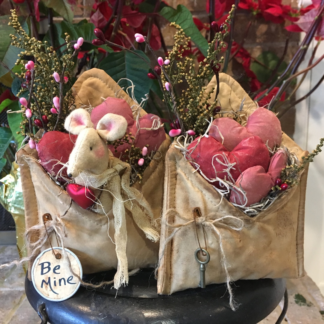 Primitive Valentine Decor - Valentine Room Accent - Primitive Mouse ...