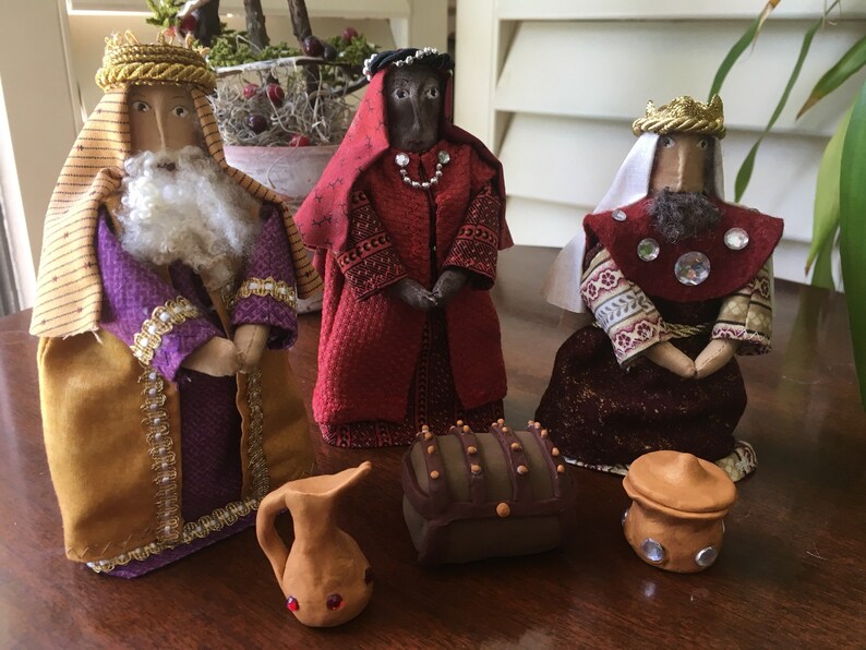 Primitive Nativity Scene - 15 Piece Set - Complete With Wise Men ...