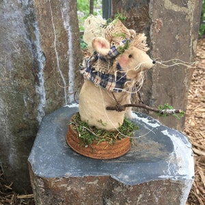 Primitive Mouse - Fishing Mouse - Rustic Room Decoration - Country ...
