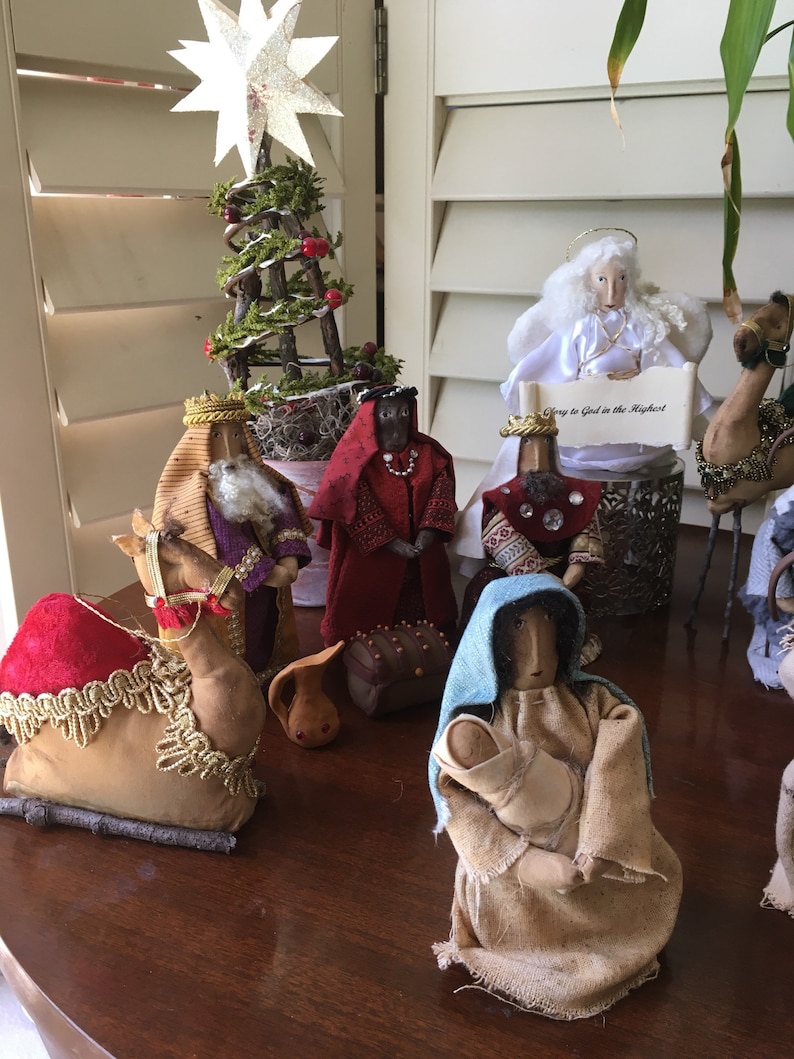 Primitive Nativity Scene - 15 Piece Set - Complete With Wise Men ...