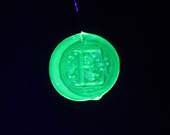 Cadmium Glass 1” Heart GLOWS Bright Orange ULTRAVIOLET Uv Light ...