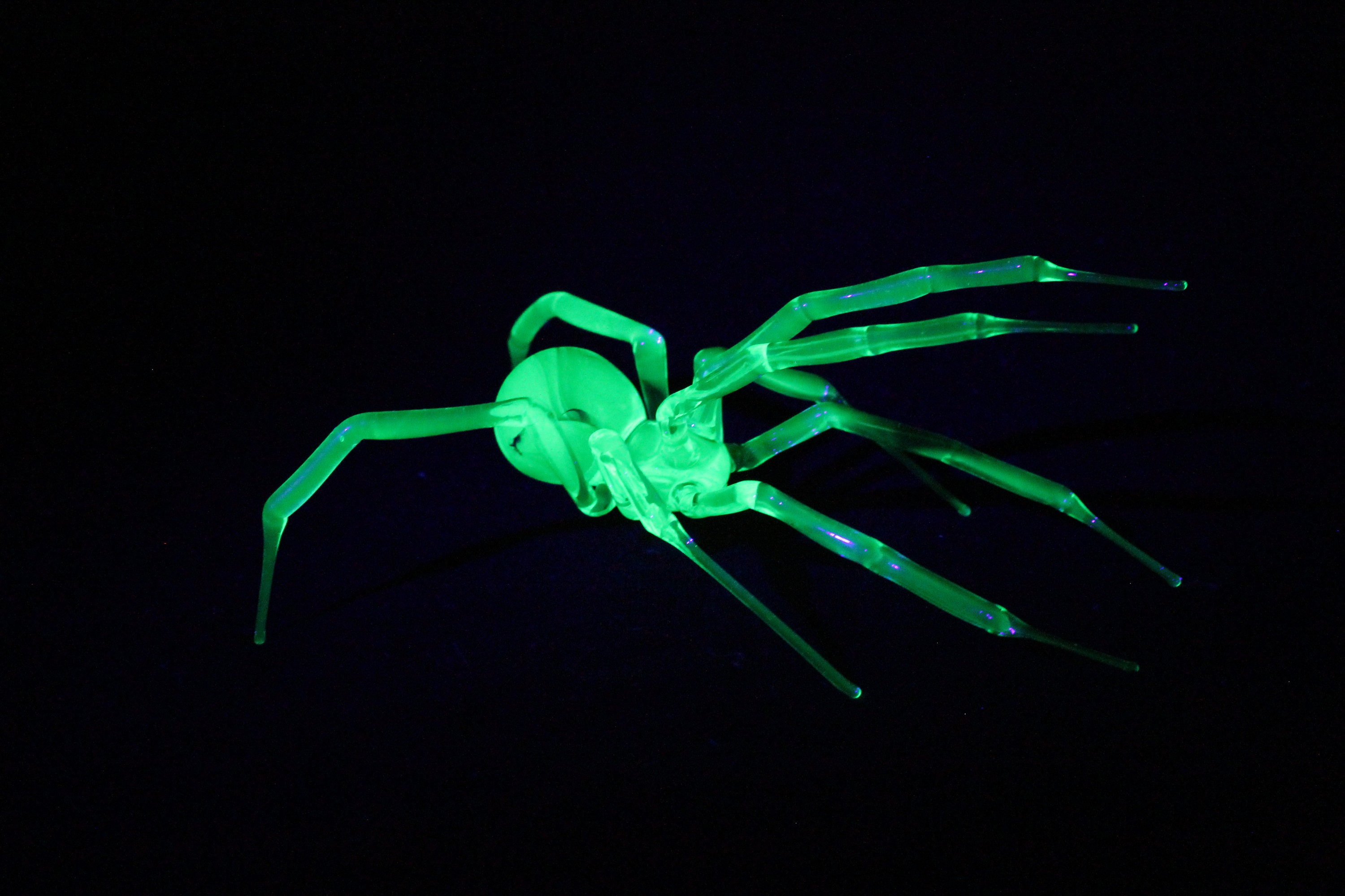 Glass UV Spider Uranium Glass Spider Uranium Vaseline Glass Figurine ...