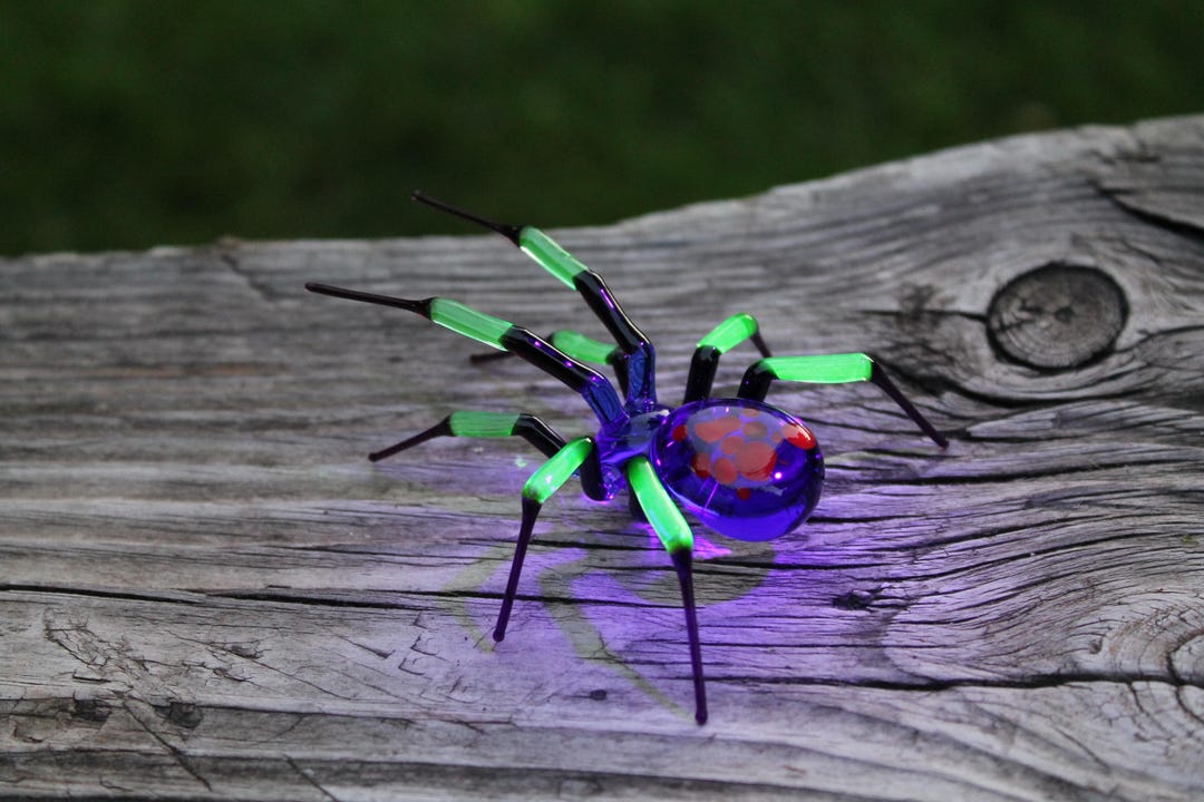 Uranium Glass Spider Uranium Vaseline Glass Figurine Spider Glass UV ...