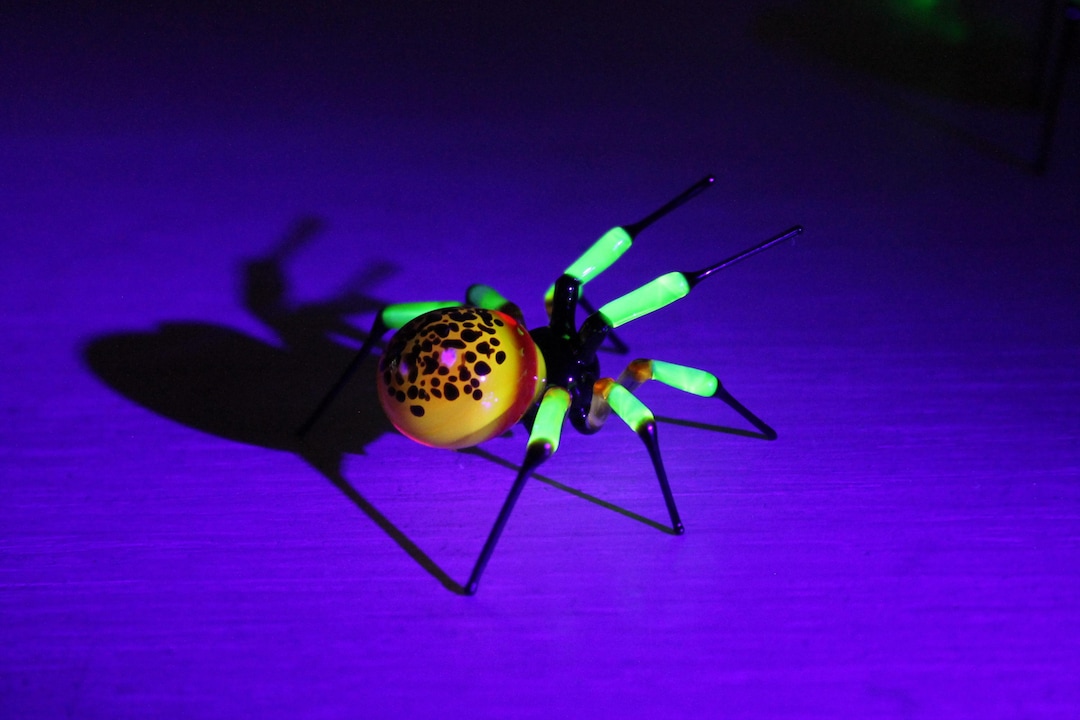 Red Uranium Glass Spider Surprise Uranium Vaseline Glass Figurine ...