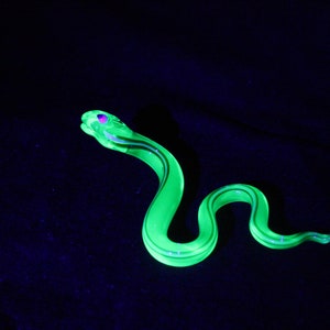 Uranium Glass Snake Uranium Vaseline Glass Figurine Snake Glass UV ...