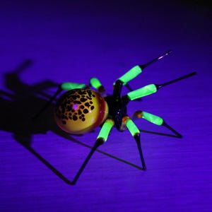 Red Uranium Glass Spider Surprise Uranium Vaseline Glass Figurine ...