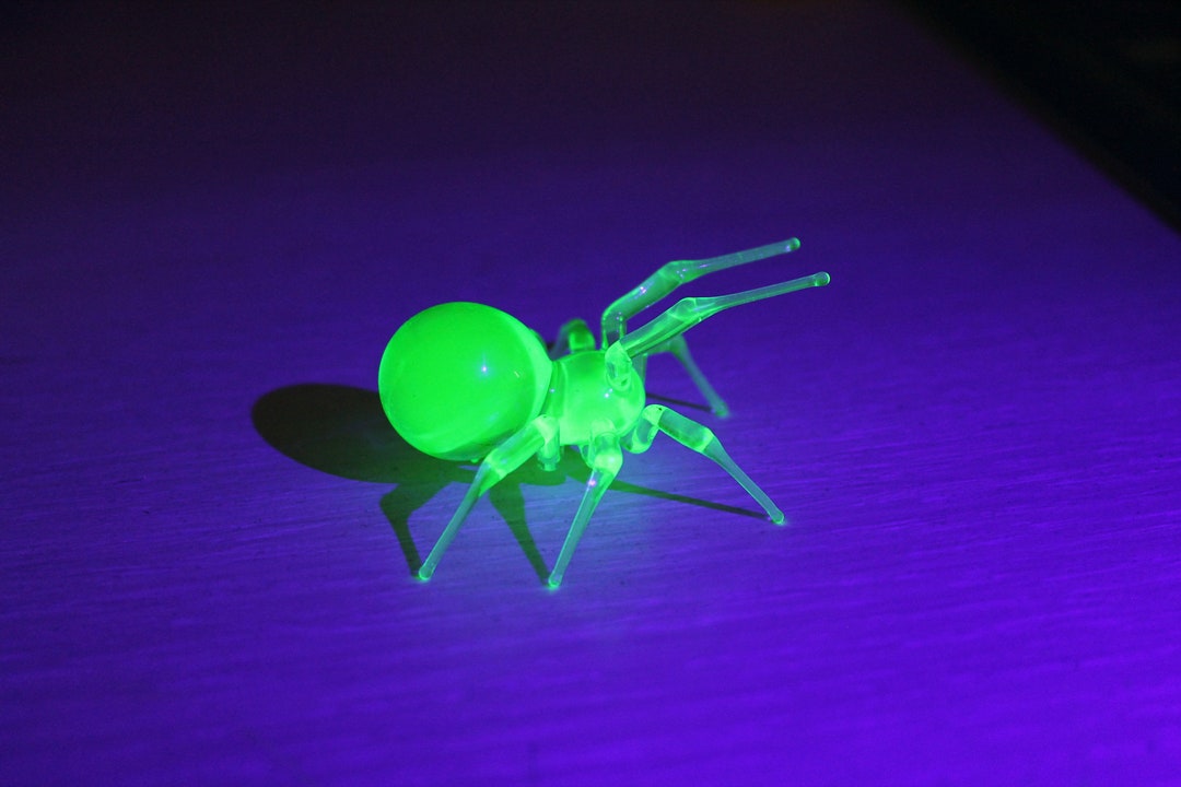 Vaseline Glass Spider Uranium Glass Figurine Spider Glass UV Spider ...