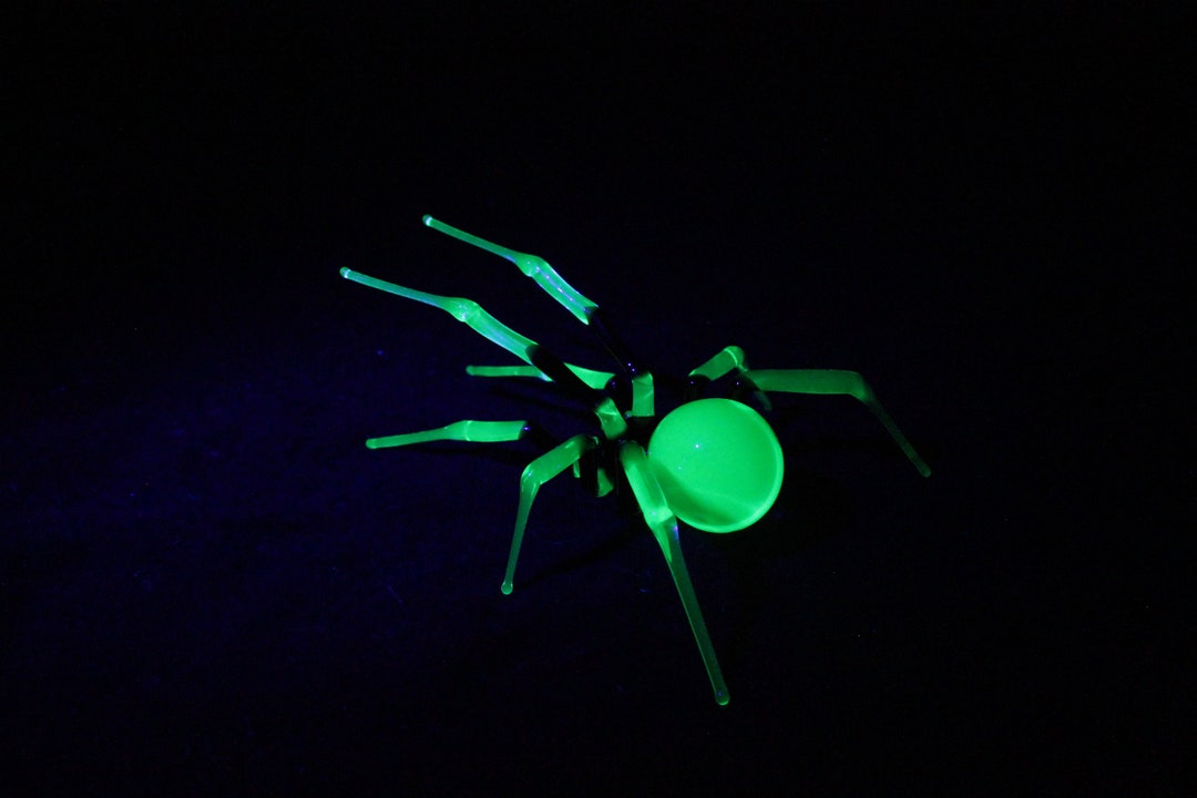 Glass UV Spider Uranium Glass Spider Uranium Vaseline Glass Figurine ...