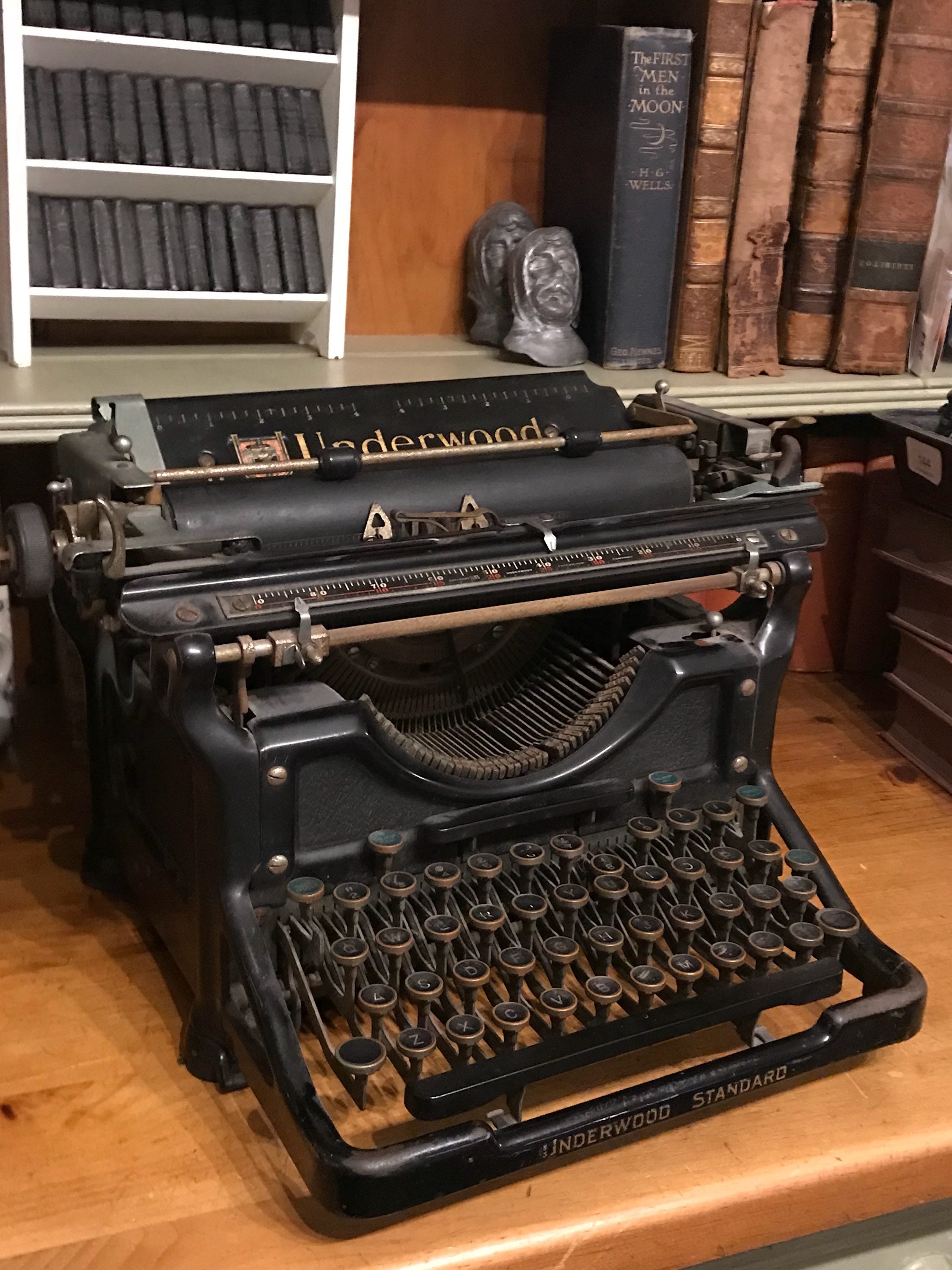 Fabulous 1930’s Vintage Underwood 11 Standard Typewriter