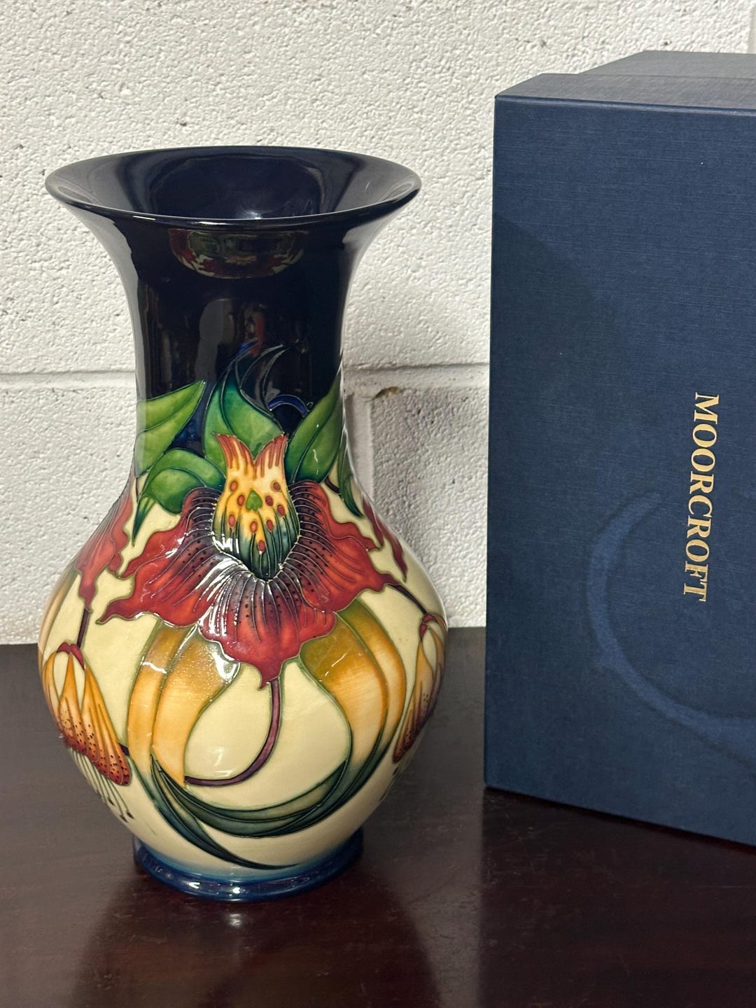 Large Stunning Moorcroft Pottery by Nicola Slaney Vase, Anna Lily Vase ...