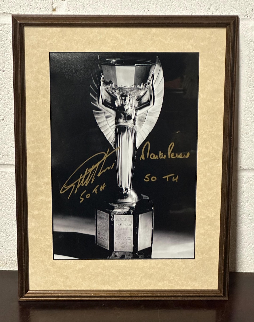 Signed 1966 World Cup Trophy Photo – Geoff Hurst & Martin Peters ...