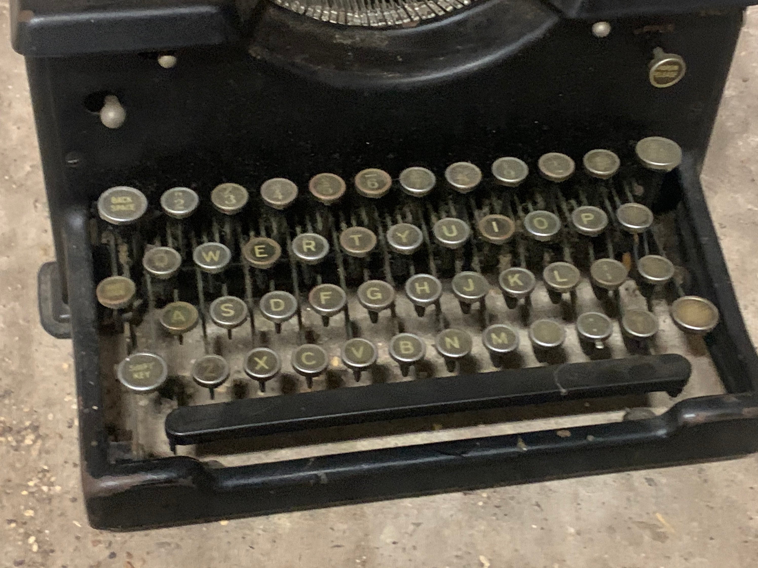 Original Vintage 1920’s Royal Typewriter