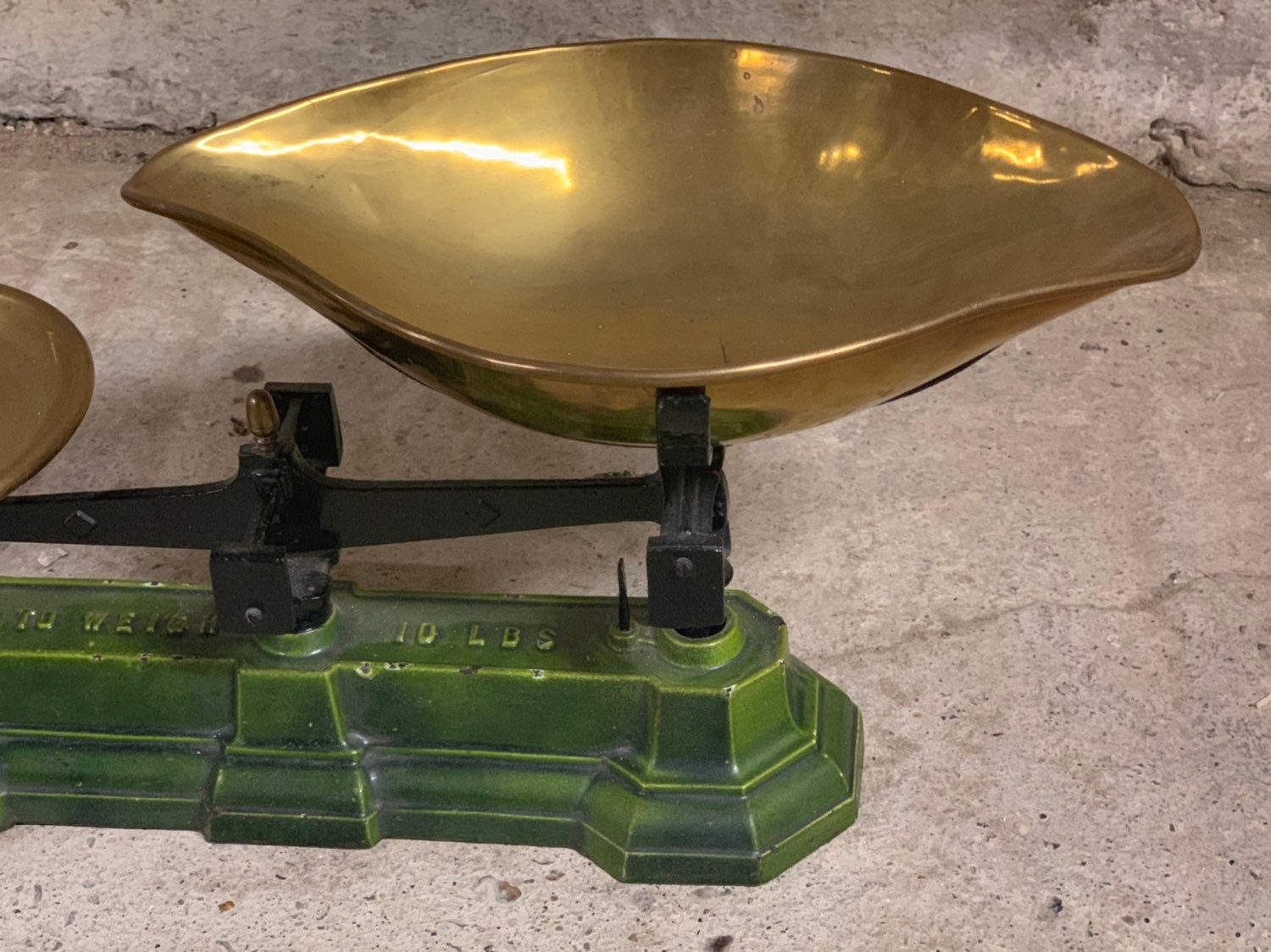 Vintage 10lb Scales With Brass Pan with Green Base