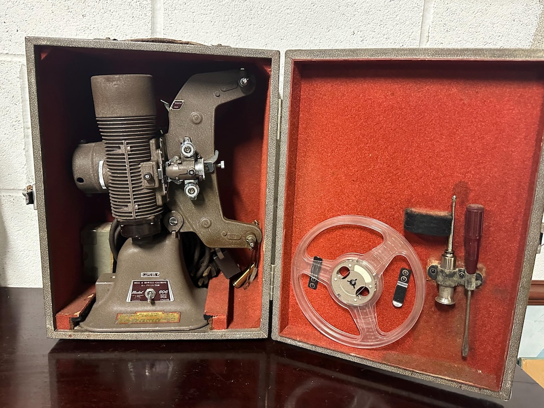Vintage Bell & Howell Gaumont 8mm Projector Model 606 Circa 1950’s - Etsy