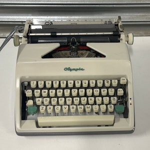 Vintage Circa 1970’s Olympia Portable Typewriter - Etsy