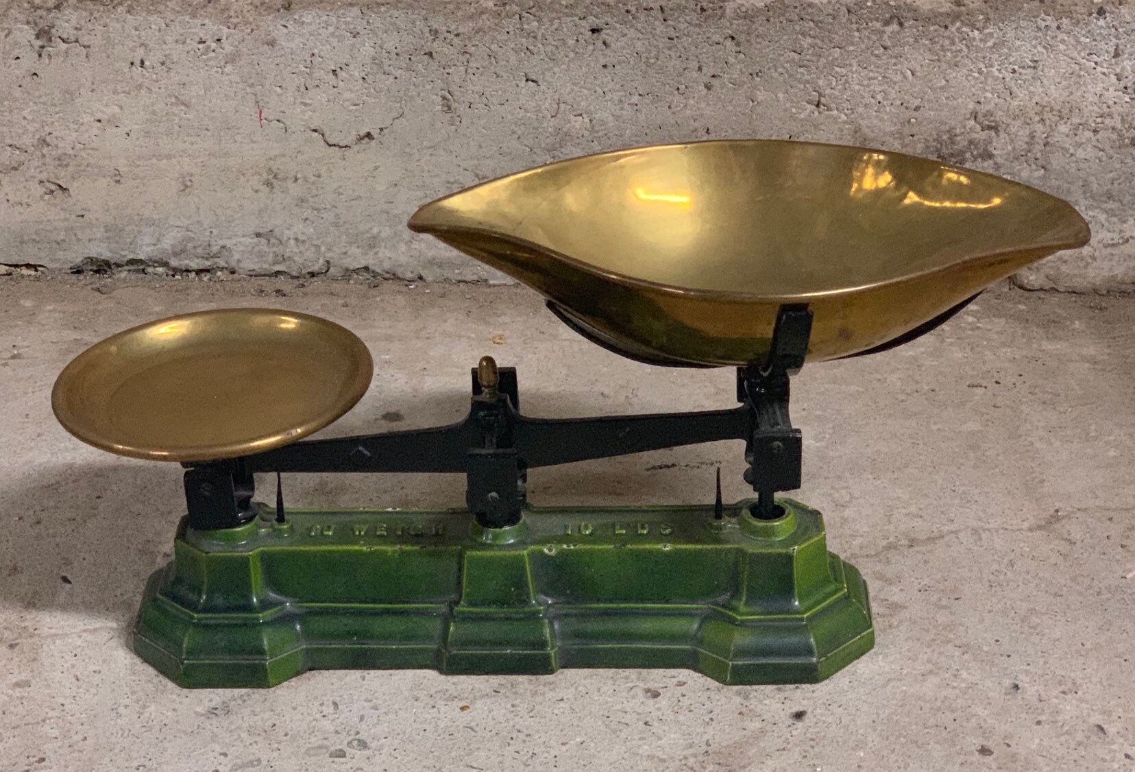 Vintage 10lb Scales With Brass Pan with Green Base