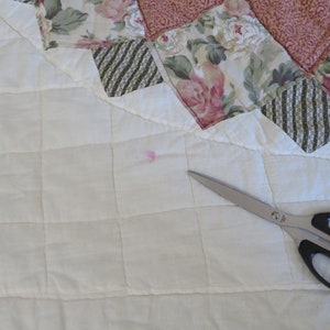 Vintage 90s Y2K Handcrafted Queen Size Patchwork Dahlia Quilt 85 X 92 With 2 Matching Pillow ...