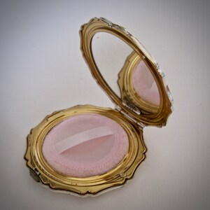 Beautiful Rare Silver Vintage Sweet Pea Design Stratton Ladies Compact ...