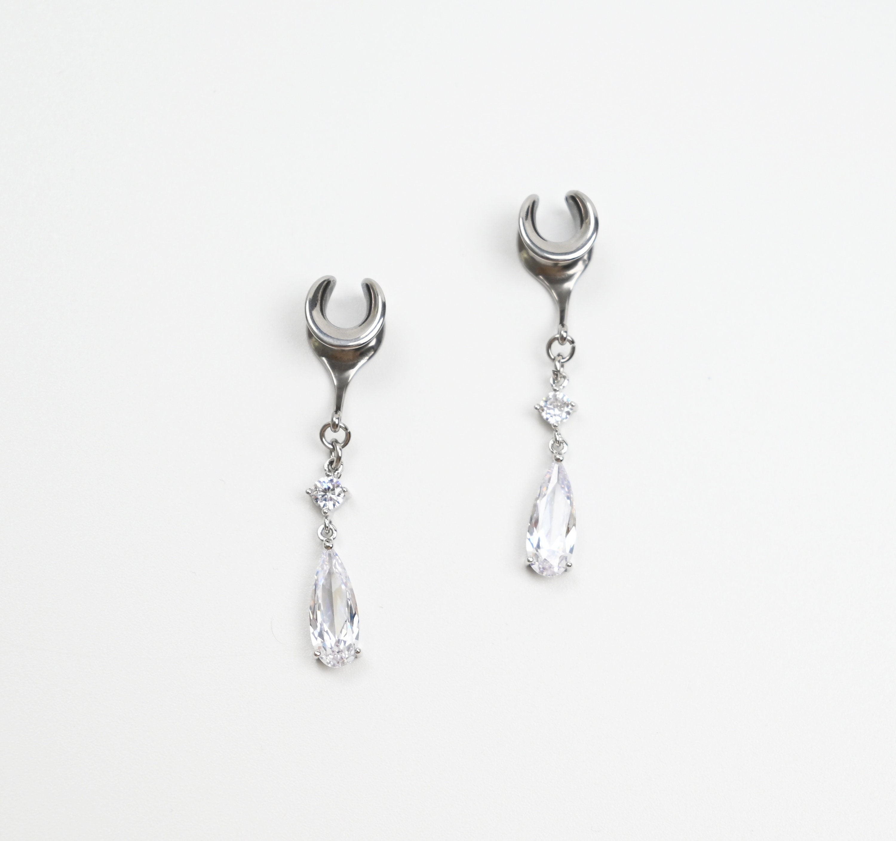 Clear Zircon Ear Gauges, Elegant Ear Saddle With Clear Zircon Crystal ...