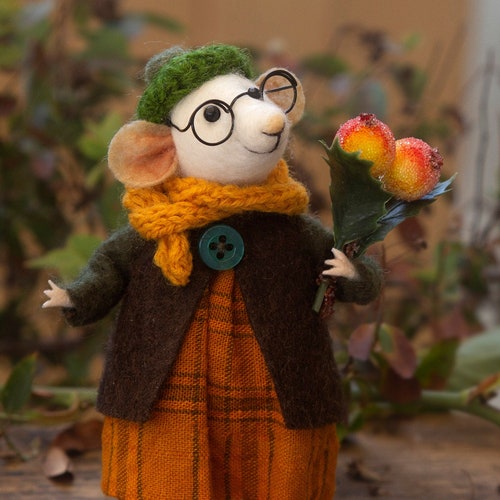 Woolen Mouse Mouse With a Bouquet Autumn Decoration Art - Etsy