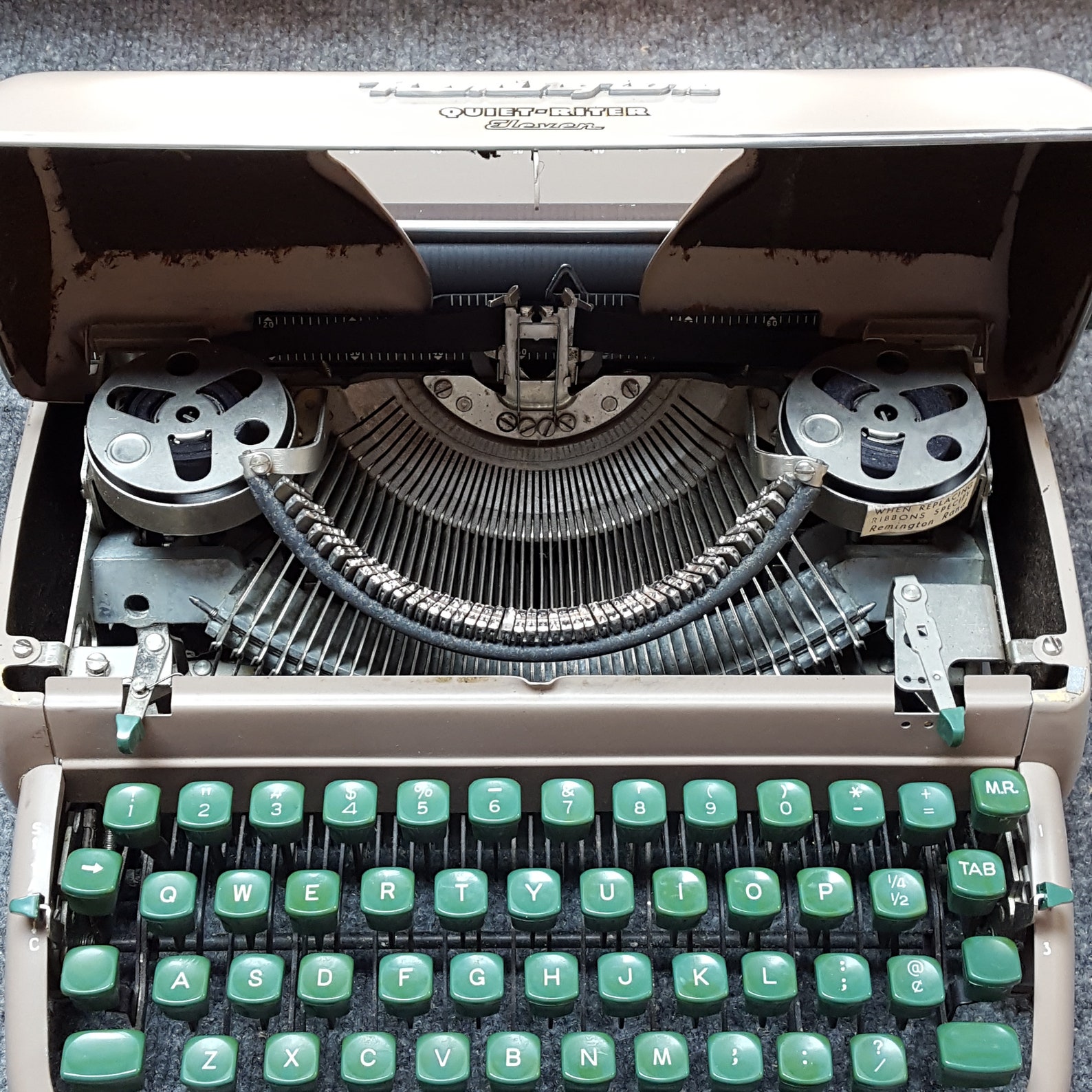 FREE SHIPPING 1958 Remington Quiet-riter Eleven Portable Typewriter ...