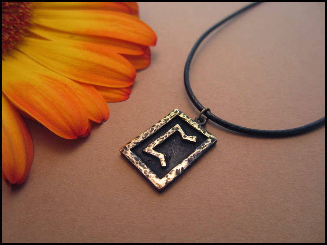 Viking Perthro Rune Pendant - Woman - Etsy