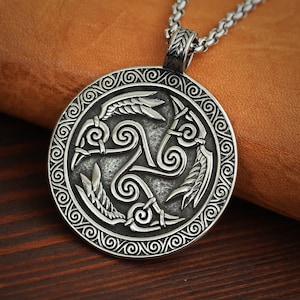 Celtic Morrigan Goddess Three Ravens Morrighan Triskelion Triskele ...