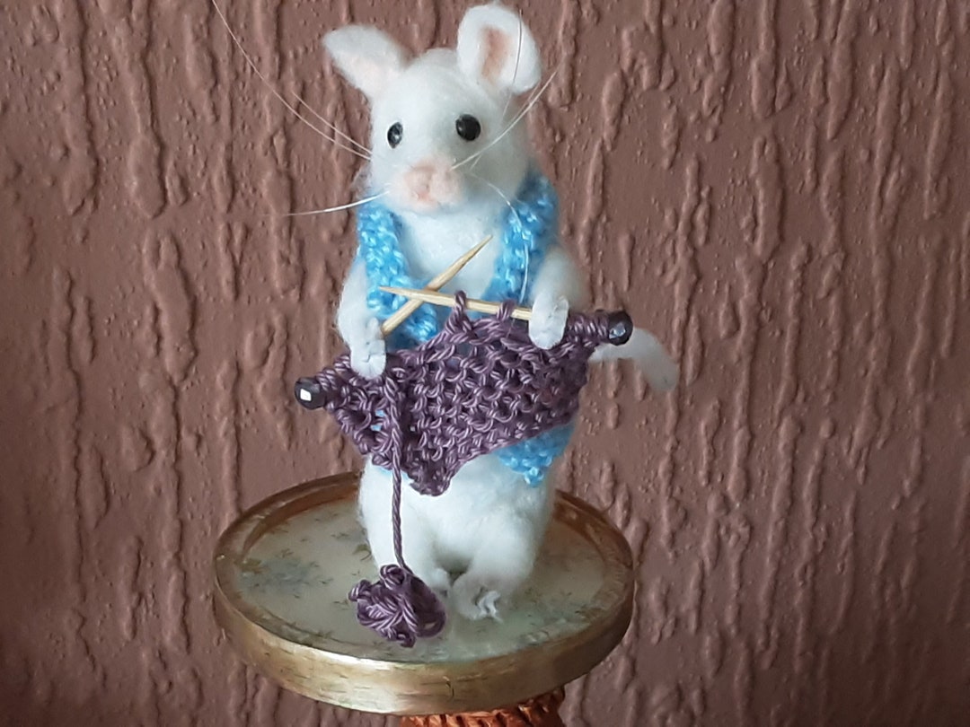 Needle Felted Life Size Mouse, White Mouse, Knitting Mouse, Fibre Art ...
