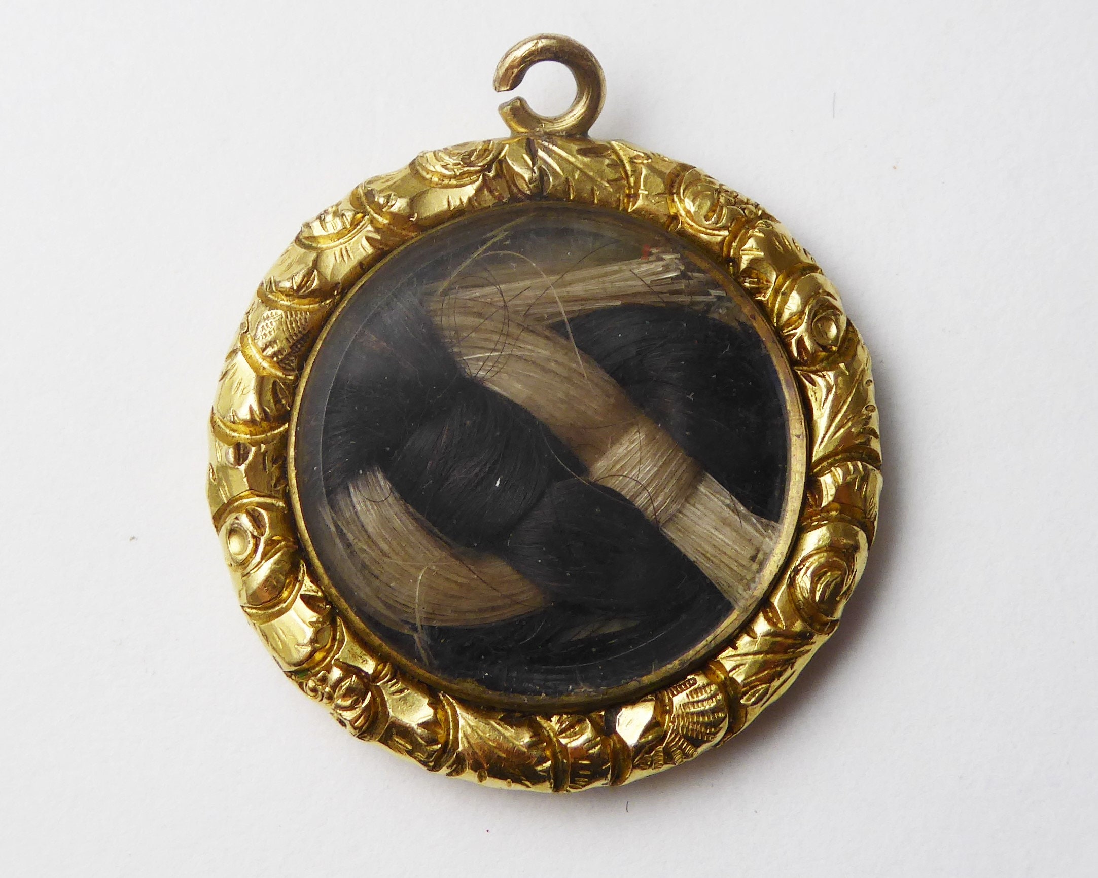 Antique Victorian 15ct Gold Mourning Sentimental Hair Locket