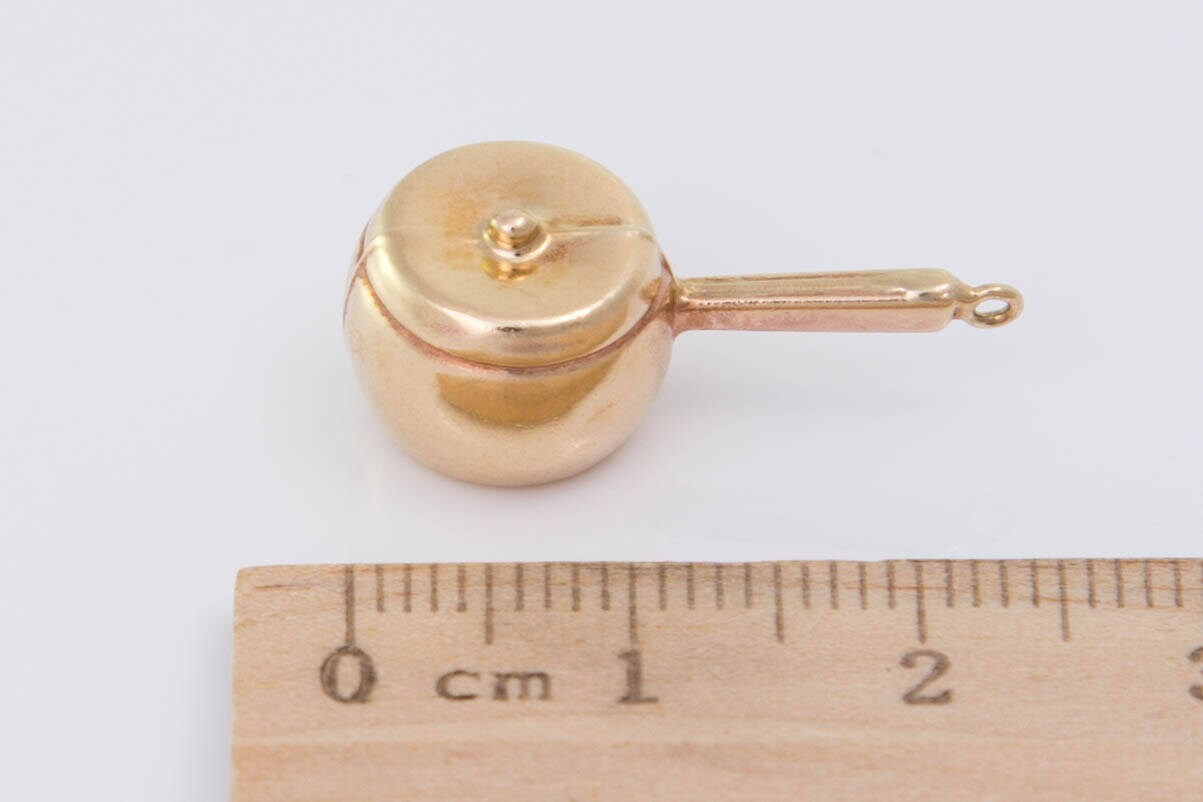 Vintage 1976 9ct Yellow Gold Saucepan or Welsh Cooking Pot Charm