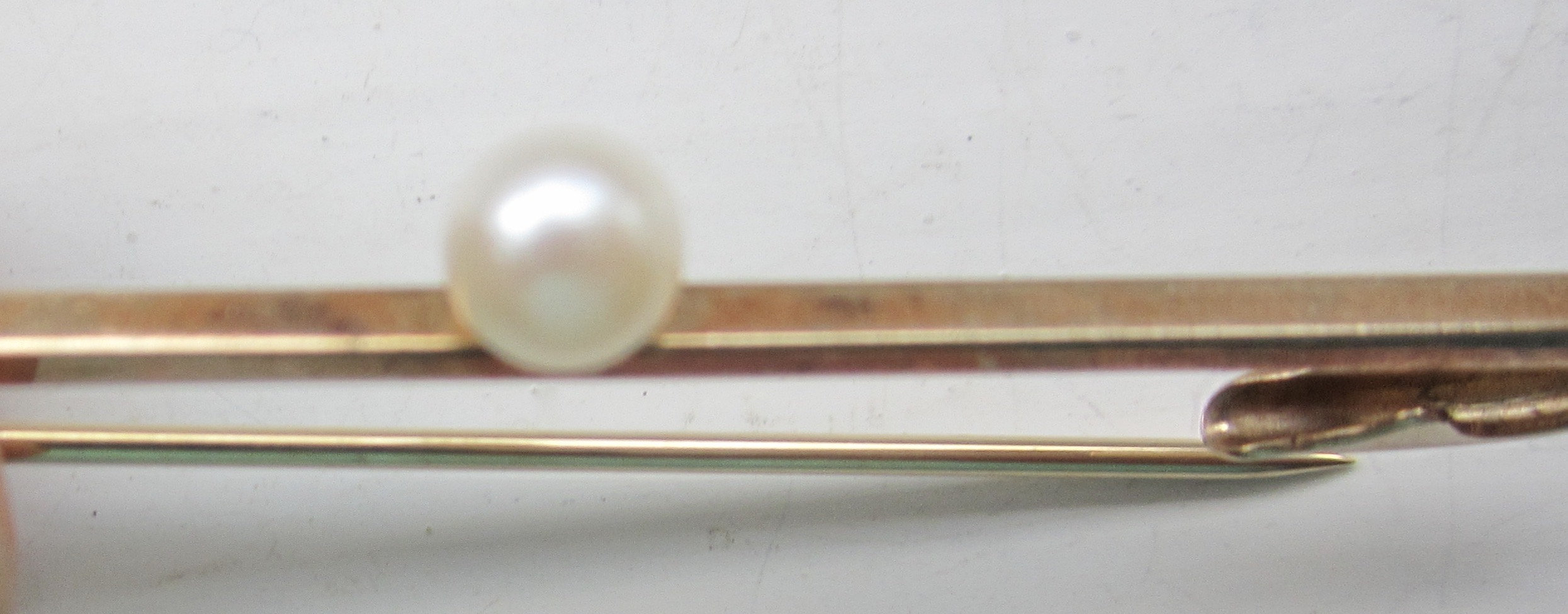 Vintage 9ct Yellow Gold & Cultured Pearl Bar Brooch Vintage 9ct Yellow Gold & Cultured Pearl Bar Brooch