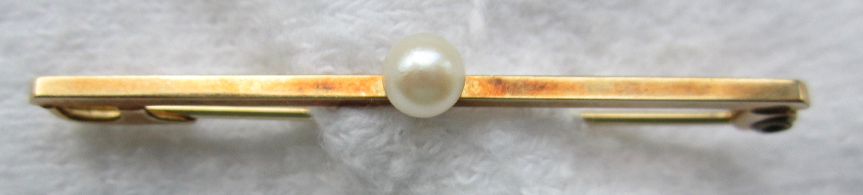Vintage 9ct Yellow Gold & Cultured Pearl Bar Brooch Vintage 9ct Yellow Gold & Cultured Pearl Bar Brooch