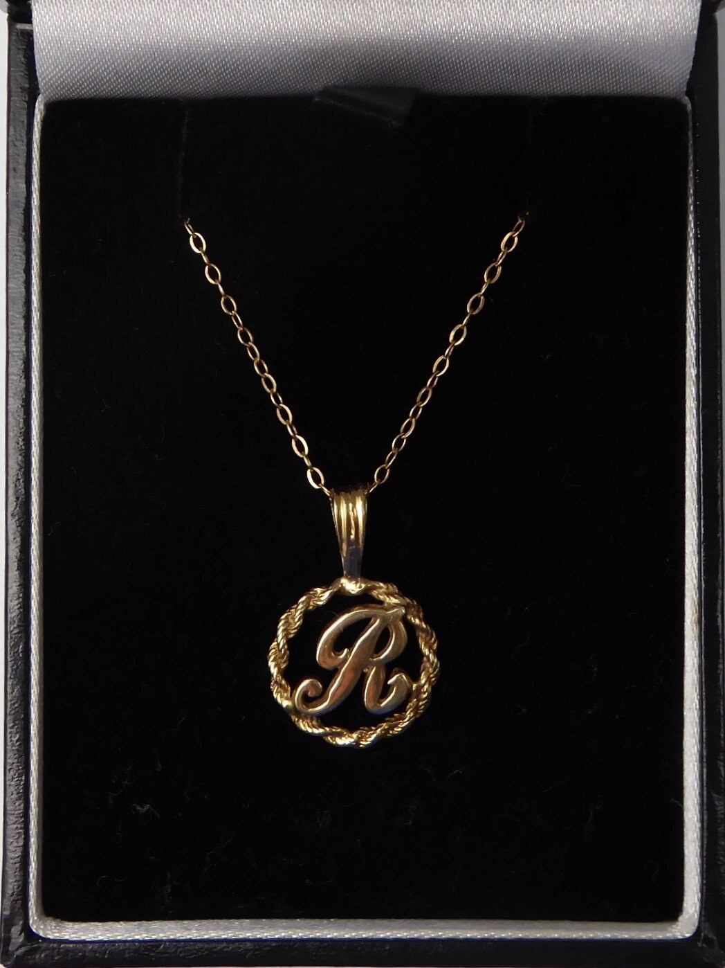 Vintage 9ct Yellow Gold Initial Letter R Pendant Necklace