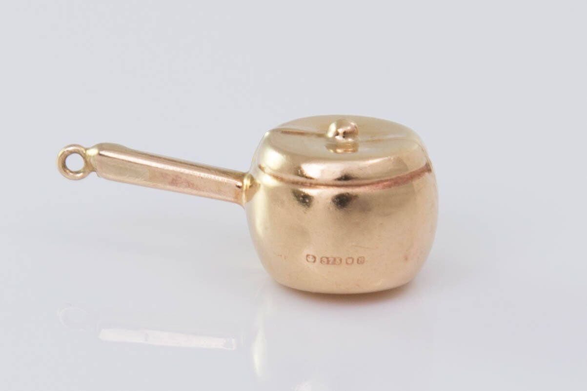 Vintage 1976 9ct Yellow Gold Saucepan or Welsh Cooking Pot Charm