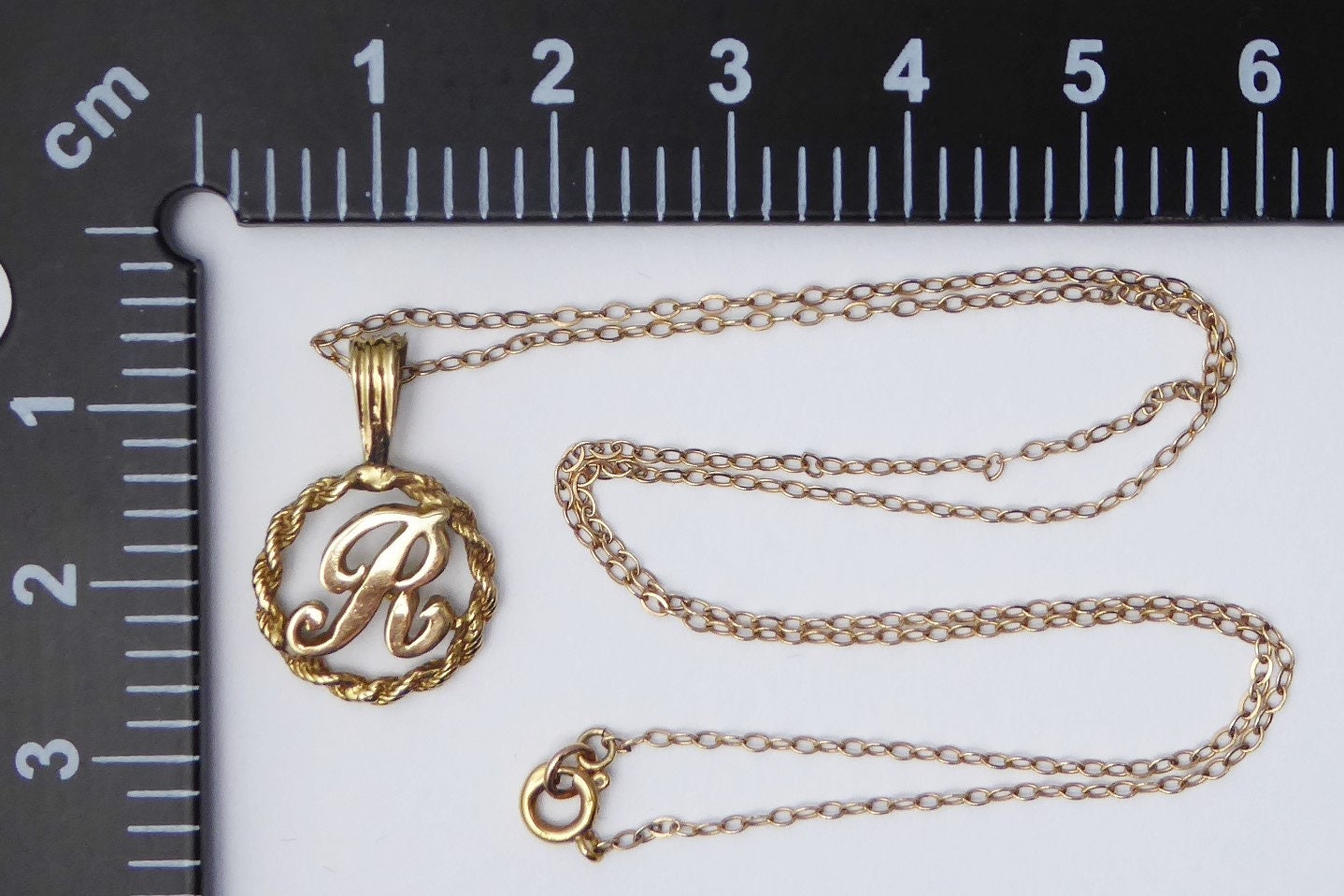 Vintage 9ct Yellow Gold Initial Letter R Pendant Necklace