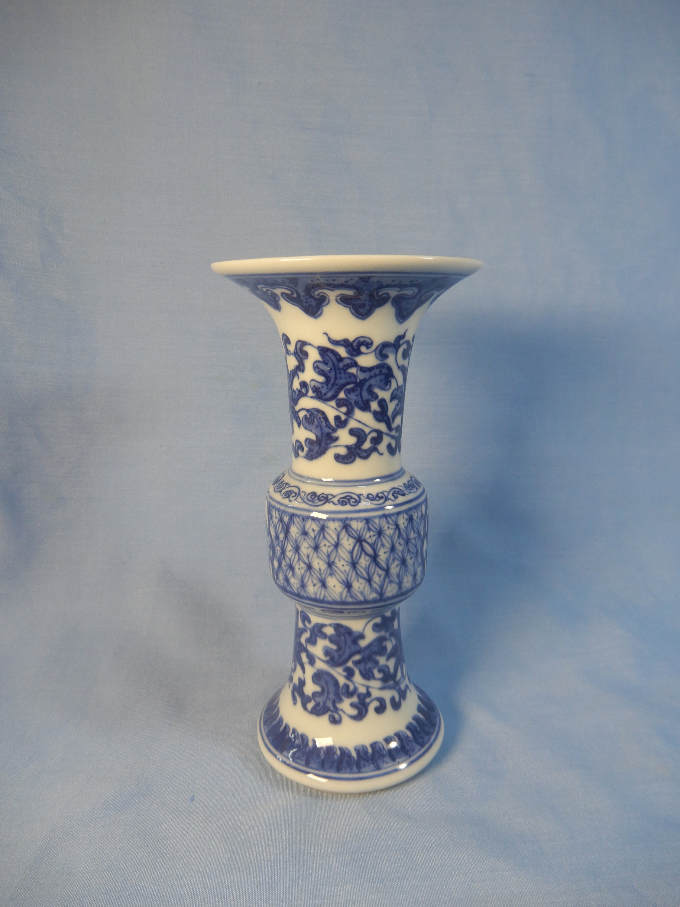Chinese Antique Blue & White Porcelain Vase Gu Form Kangxi Period 1662 ...