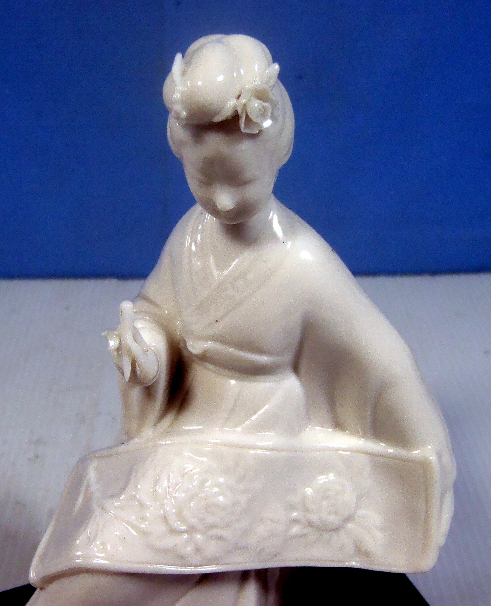 Vintage Blanc De Chine Dehua White Porcelain Statue Maiden Painter ...