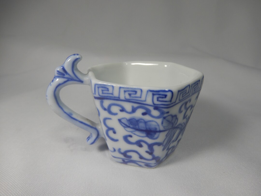 Antique Chinese Chinoiserie Blue White Porcelain Tea Cup Dragon Motif ...