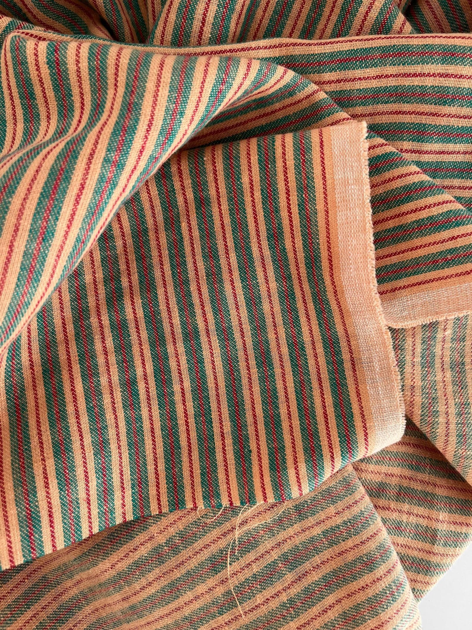 Tejido de algodón y lino: rayas y cuadros teñidos en hilo, colores ...