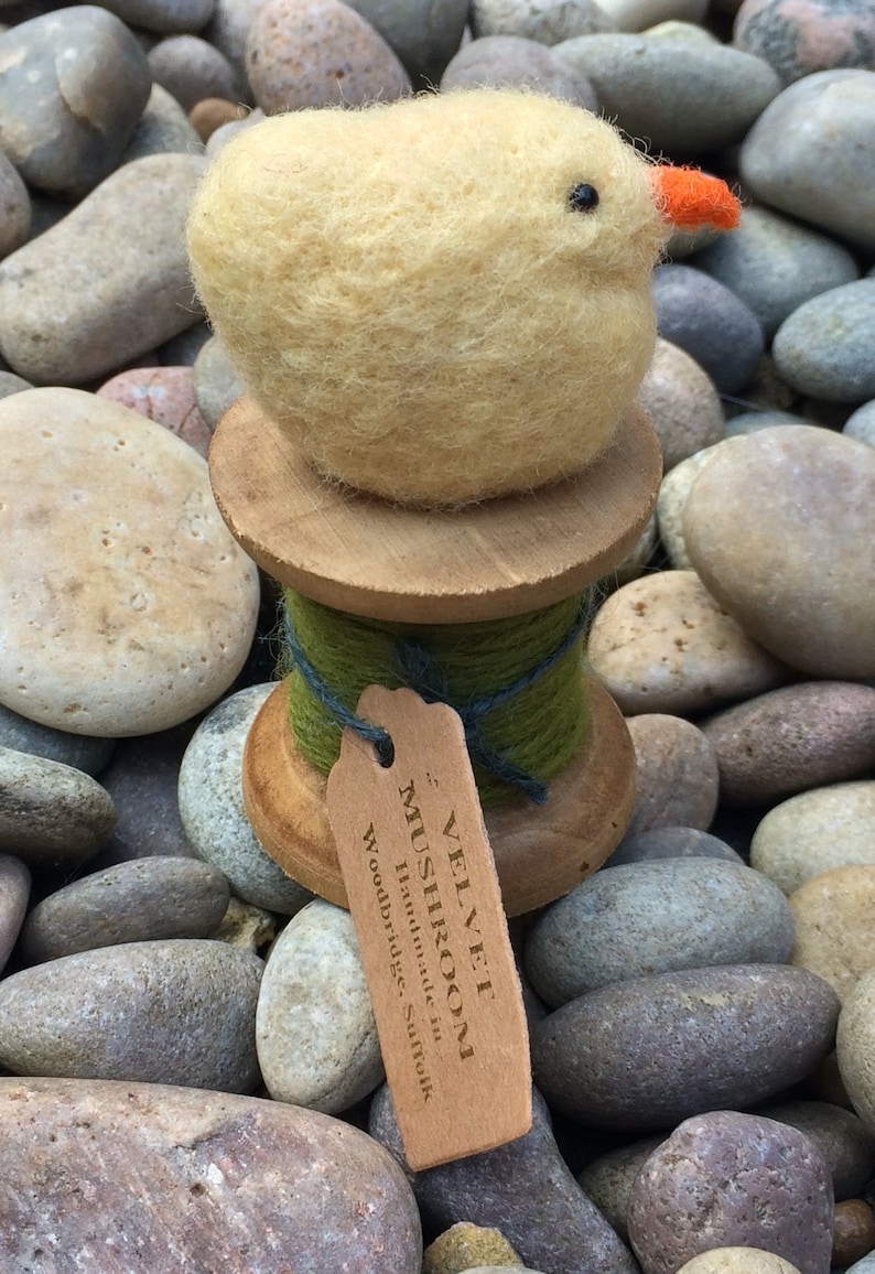 Needle Felted Birds on Cotton Reels - Handmade by Velvetmushroom - Etsy UK