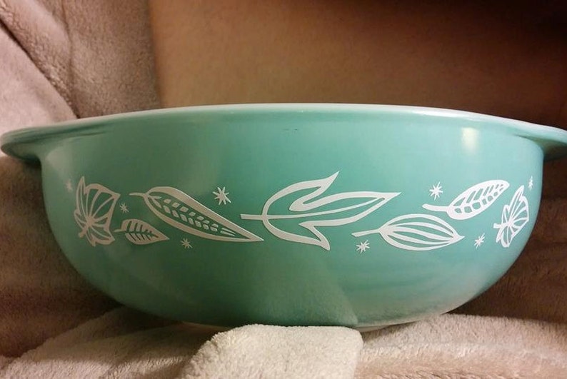Pyrex Blowing Leaves Vinyl Decal - Etsy