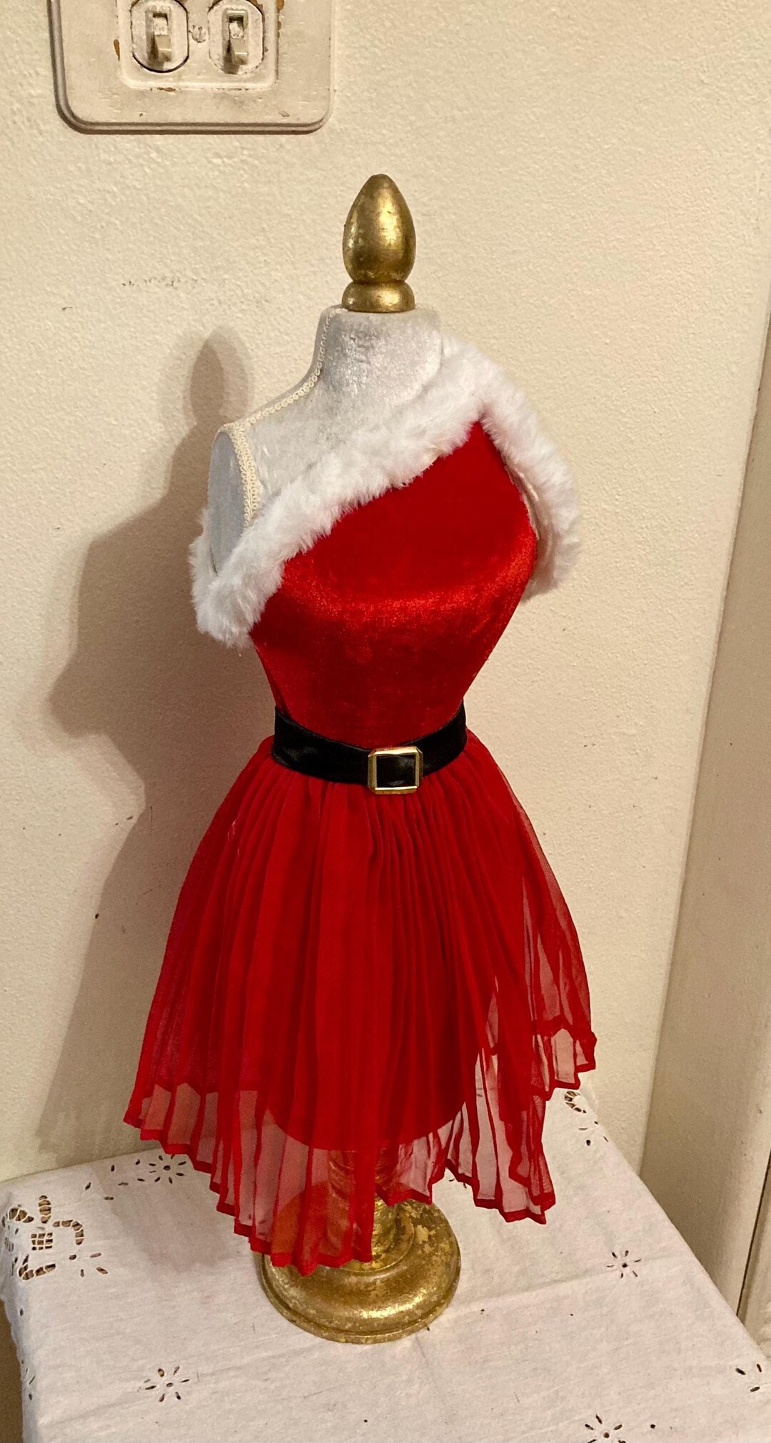 Holiday Table Top Mannequin, Mrs Santa Dress Decoration, Jewelry ...
