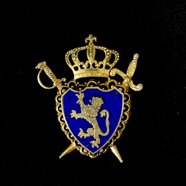 Lion Crest Brooch - Etsy