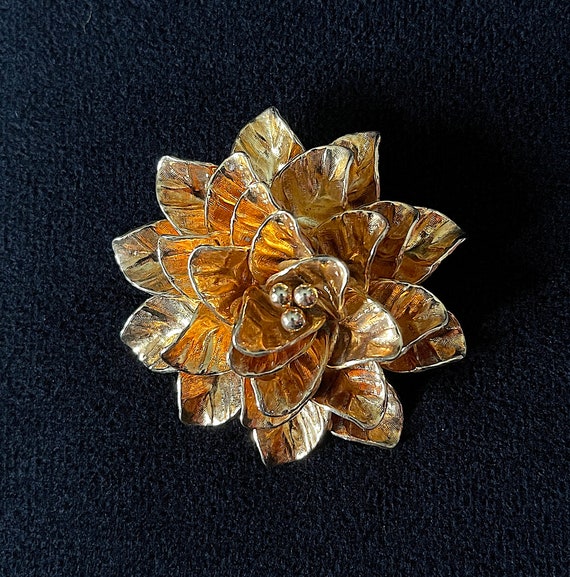 1950's Multi Textured Petal Sculptural Glossy Gold To… - Gem