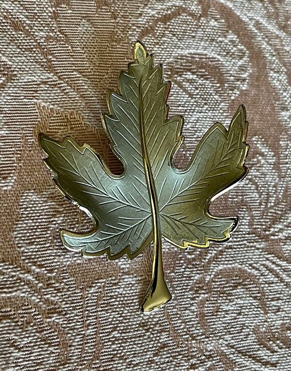 1970's Matt and Glossy Silver Tone Maple leaf brooch,… - Gem