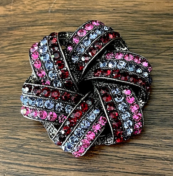 1980's Monet Rhinestone 3D Loop Ribbon Brooch, Gold T… - Gem