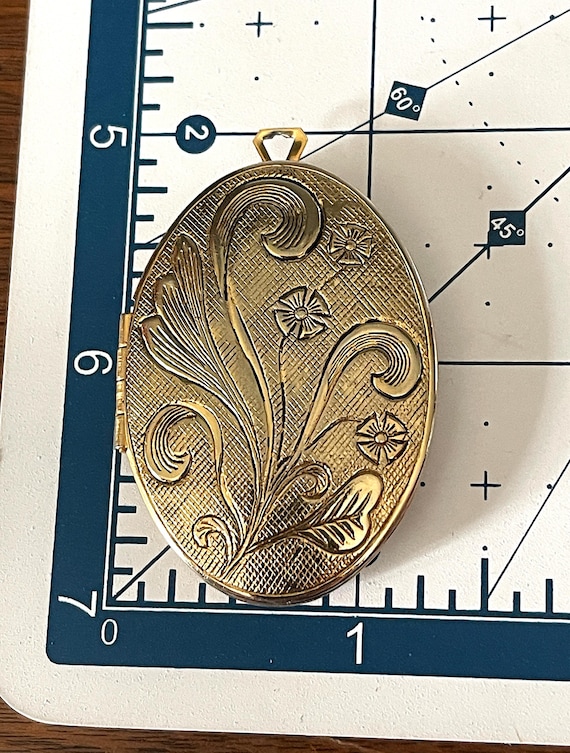 1970's Gold Tone Oval Locket, Double Sided Textured F… - Gem