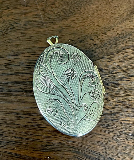 1970's Gold Tone Oval Locket, Double Sided Textured F… - Gem