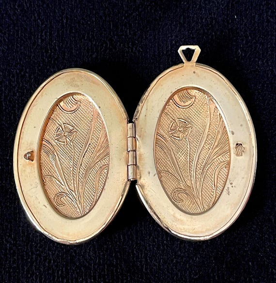 1970's Gold Tone Oval Locket, Double Sided Textured F… - Gem
